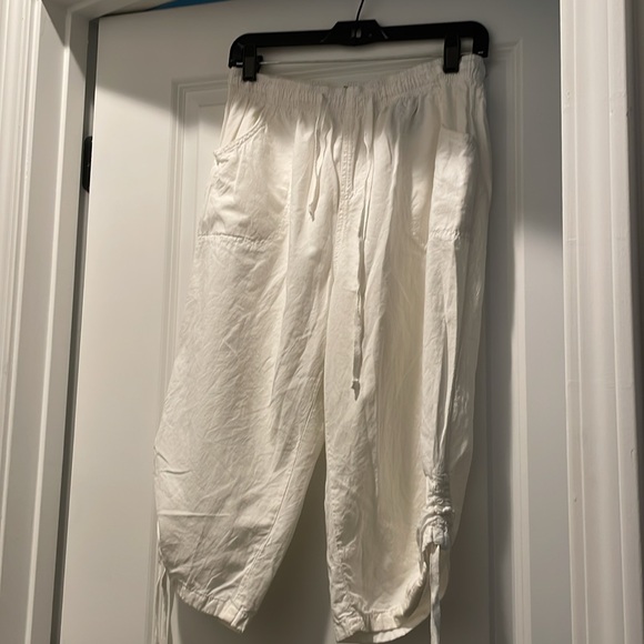 Erika | Pants & Jumpsuits | Erika Capri Cargo Pants Size M White ...